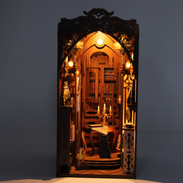 Mythifrost®️ Miniature Book Nook - The Magic Library - Grey Technologies